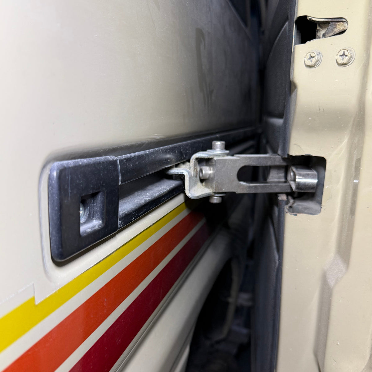 Extended center sliding door hinge arm for Delica L300 – 1303ftmc